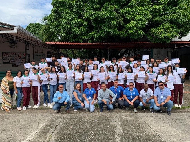 Se certificaron como gestores ambientales 47 estudiantes del colegio ...
